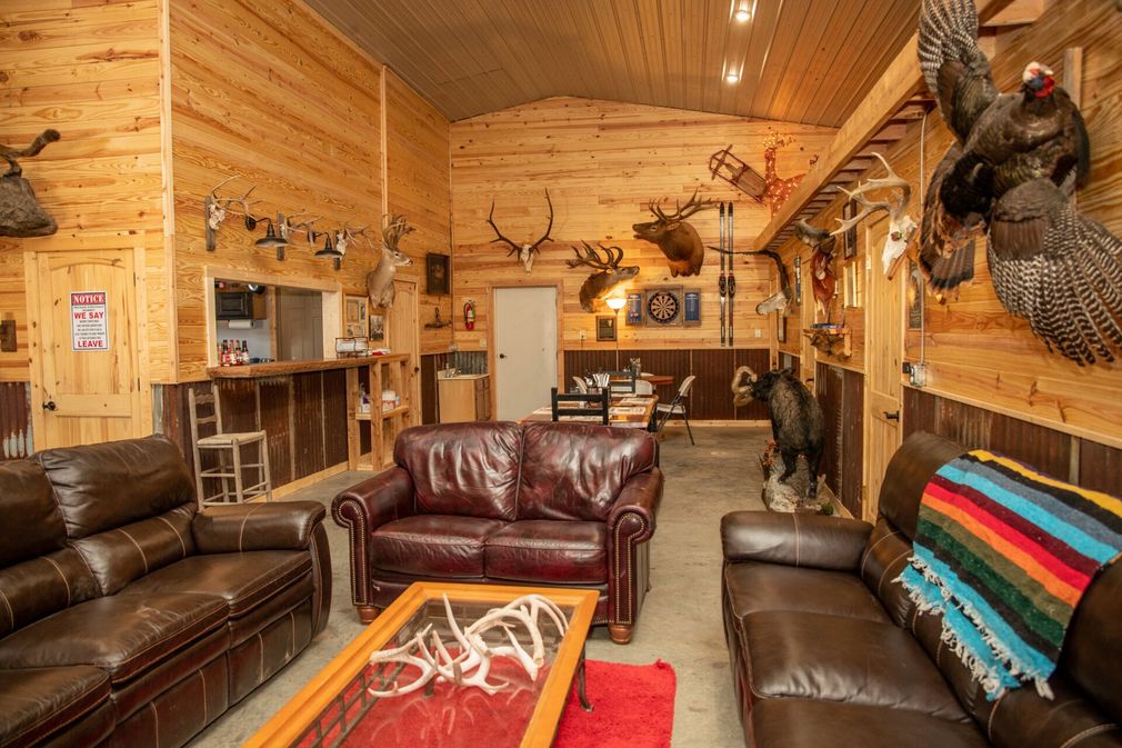 Hard Wood Outdoors | Oklahoma | Hunting Lodge & Ranch